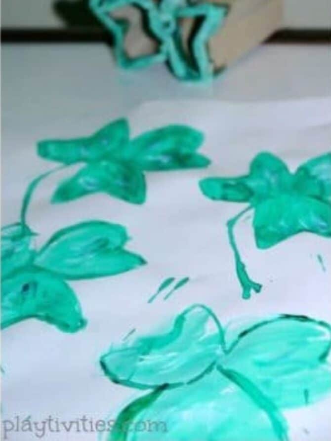 DIY St Patricks Day Clover stamp - Playtivities